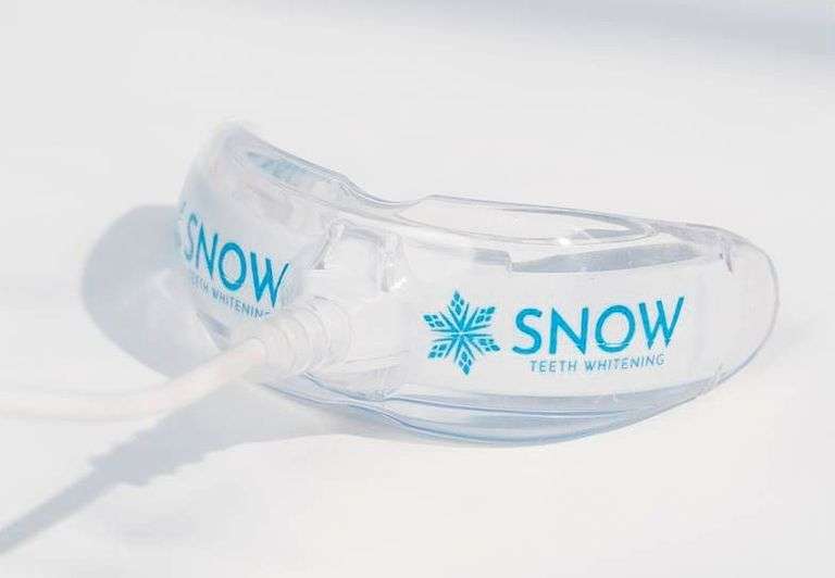 Snow Accelerator Teeth Whitening LED Mouthpiece – White - Dutch Goat